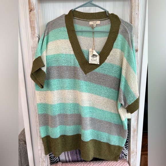 easel | Tops | Easel Shirt Perfect For Layering | Poshmark